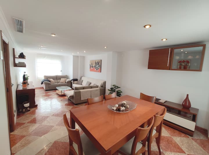 Sunny & Spacious Flat With Balcony 10 Mins To Town - スペイン バレンシア