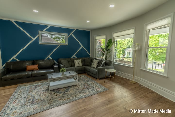Accented "Lakeside Neighborhood" Family Home - Michigan's Adventure, Muskegon