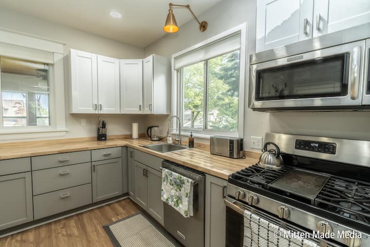 Accented "Lakeside Neighborhood" Family Home - Muskegon, MI