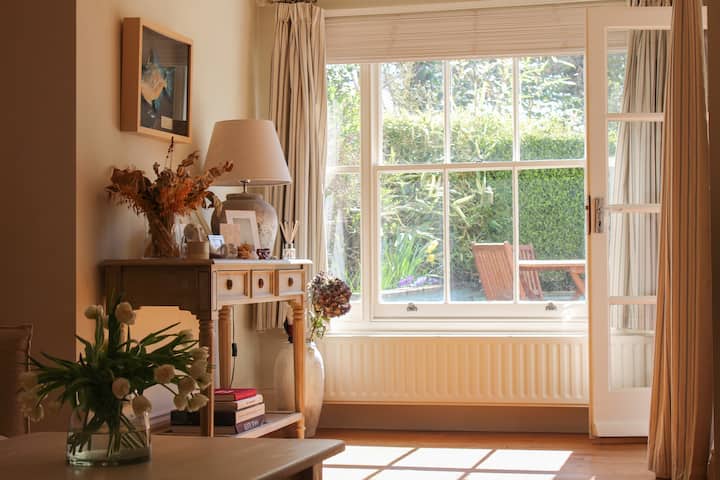 Charming Country Cottage - Farnham