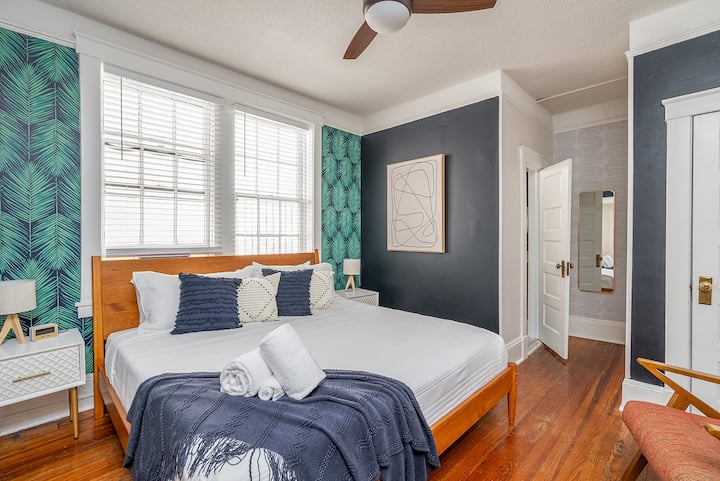 Stylish Luxury Condo| King Bed| Amazing Location - Savannah, GA