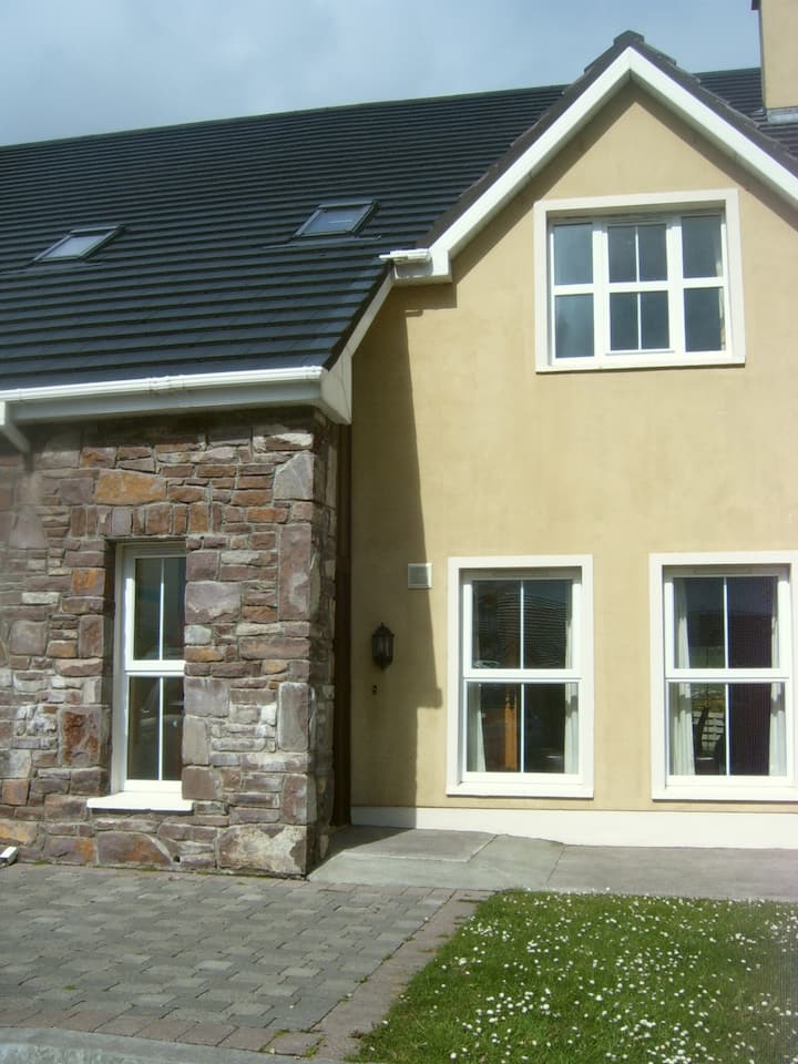 Delightful Dingle Holiday Home - Dingle