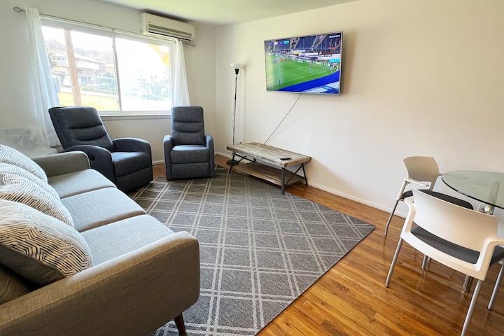 Cozy 2 Bedroom 1.5 Bath Duplex - Staten Island, NY