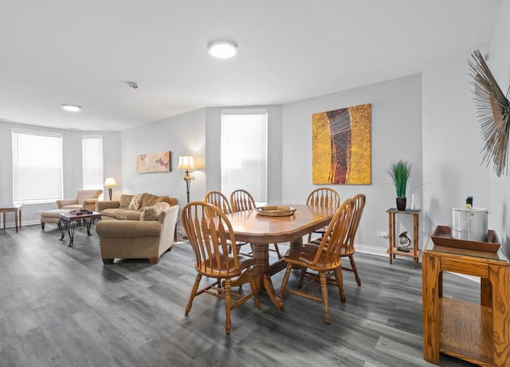 Long/short Term 3 Bed Apt W Parking And Laundry - Water Park, Chicago