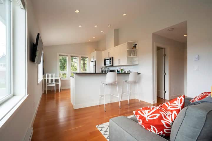 Loft Suite In The Victoria Gorge Area - Victoria