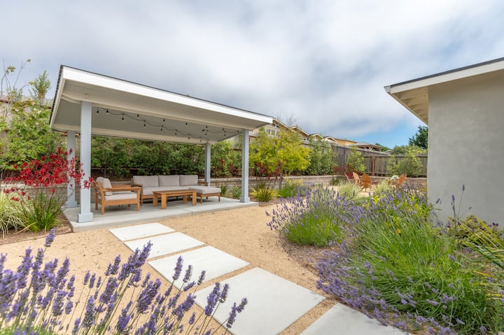 Luxury Modern Home With Backyard + Golf Simulator! - Monterey, CA