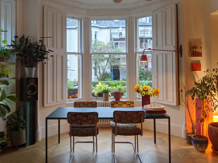 Design-led West End Garden Flat - Glasgow