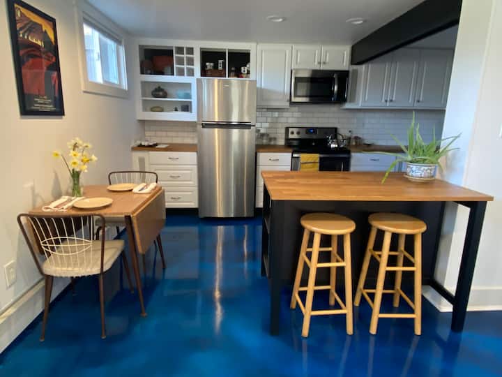 Cool Blue 1br Retreat Near Campus With Ev Charger - Penn State University, State College