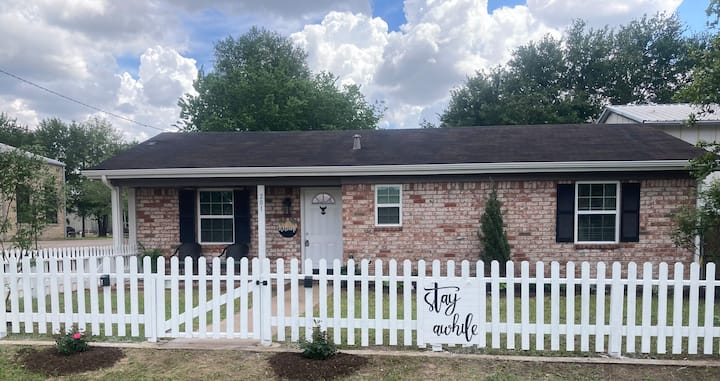 Stay Awhile. Best Extended Stay. - Willis, TX