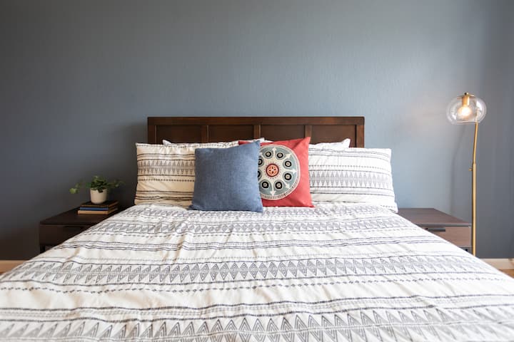 Cute & Sunny Condo By The Canyon - Kensington - San Diego