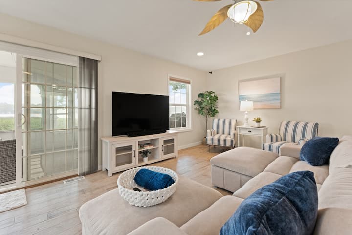 Lake Home Getaway, Relax & Fun - Portage, MI