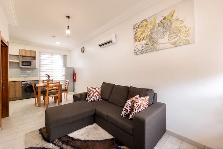 1995 Apartment - Ghana