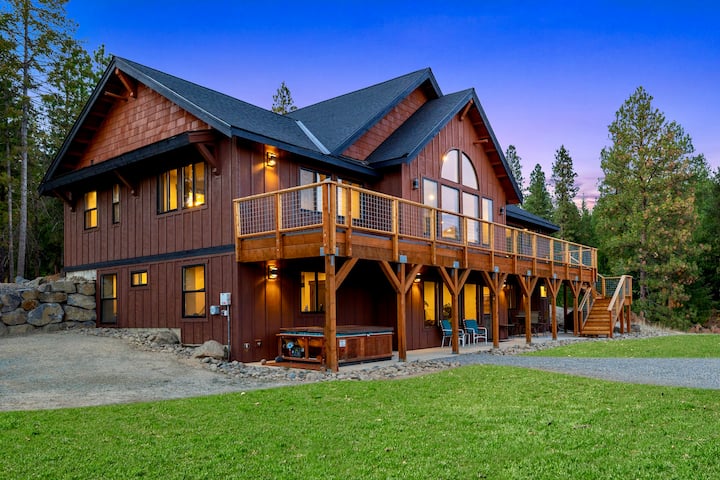 7 Bd, Swim Spa, Game Room, Sleeps 24! - Cle Elum, WA