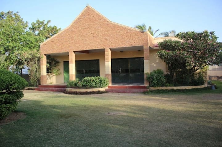 Royal Farmhouse - Karachi