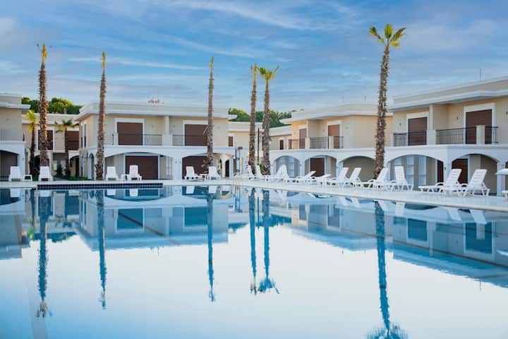 Denize Sıfır - Havuzlu 4+1 Villa Lavinia - Davutlar