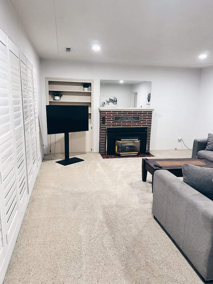 4 Beds/2 Bath - Lovely Renovated Home - ターロック, CA