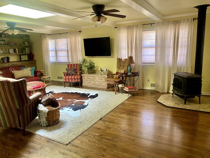 Southern Comfort: Cozy Retreat- 4 Beds - Amarillo