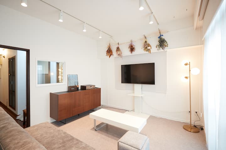 【那覇市前島の3ldk／無人チェックイン】寝室はお布団なので赤ちゃん連れでも安心！ベビーチェアあり。 - 나하시