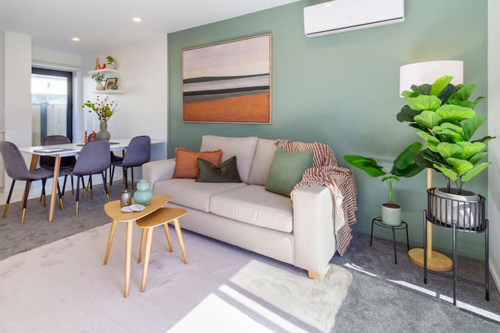 Two Bedroom Two Bathroom Urban Oasis - Christchurch