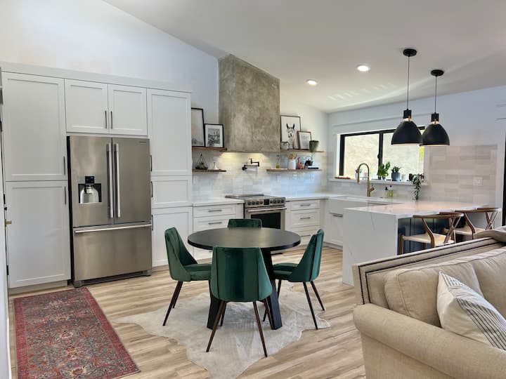 Bright 2bed 2bath W/ Private Yard & Garage - Phoenix, AZ