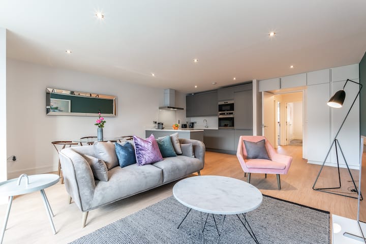 Bright, Spacious City Centre Apt Off Baggot Street - Dublin