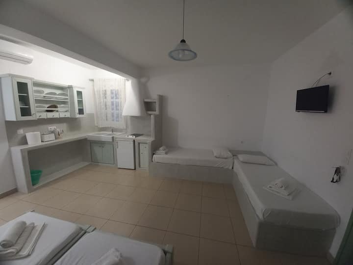 Vaggos Studio For 5 - Ios