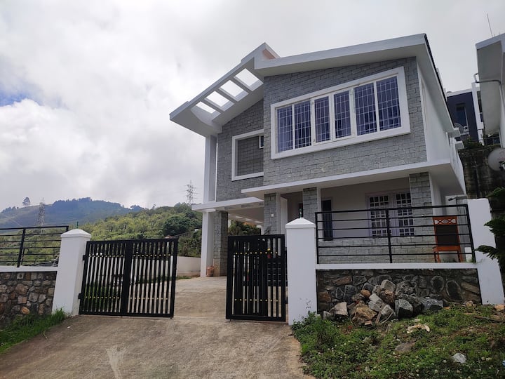 Chill Breeze Castle-4bhk Villa - Captivating View - Kodaikanal