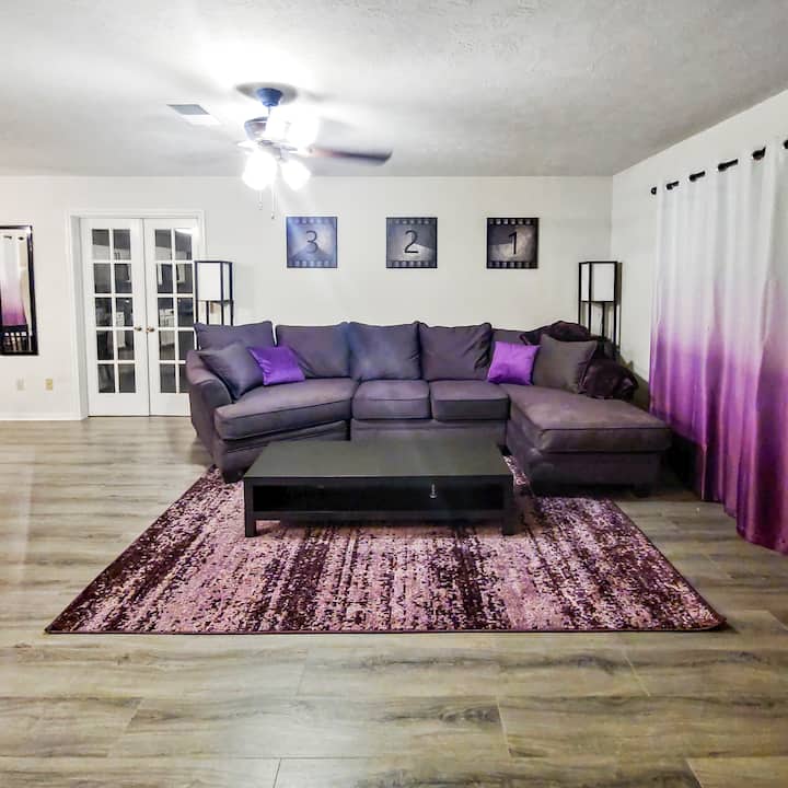 Action Movie Room At The Marquee: Queen Bed - Houston, TX