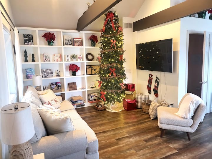 Sea Breeze Lakefront Sandy Beach Cottage - Rochester, NY