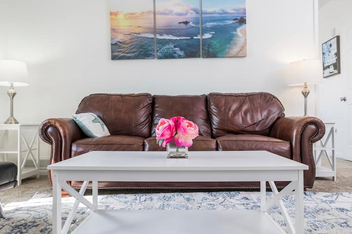 Rosemary Sq. Very Safe. - West Palm Beach, FL