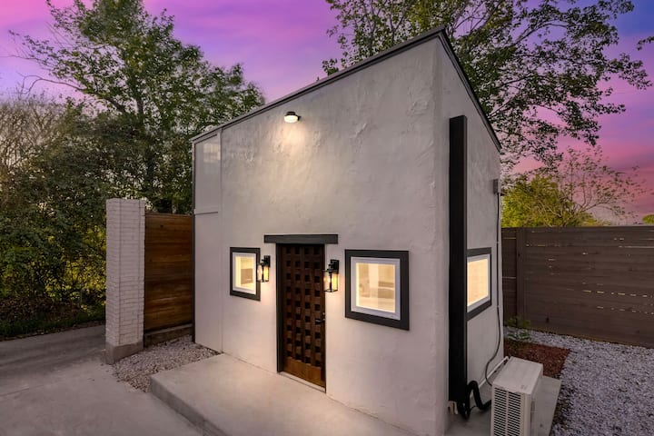 Unique Luxury Tiny House Near Dal- Private Escape - Richardson, TX