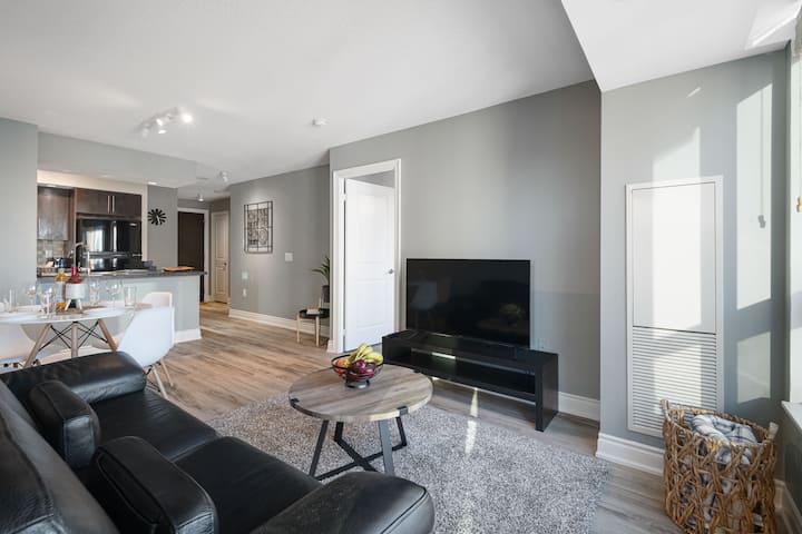 Romantic Experience Of A 2 Bedroom Apartment - Toronto