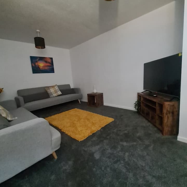 Freshen-up Stays - 3 Bedroom House (Sleeps 6) - Telford