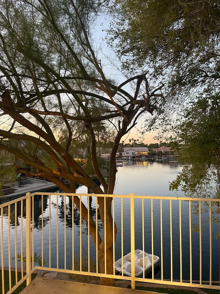 Updated Lakefront + Pool + Hot Tub + Central - Chandler