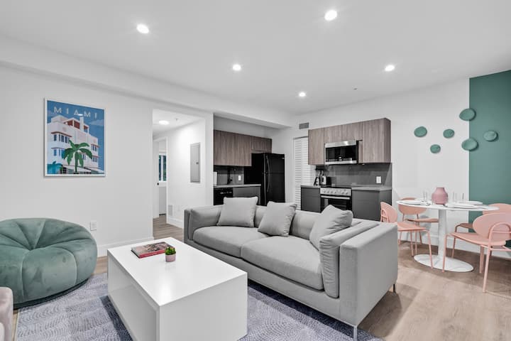 Jade Suite With Pool! | Parking Passes Available - Miami Beach