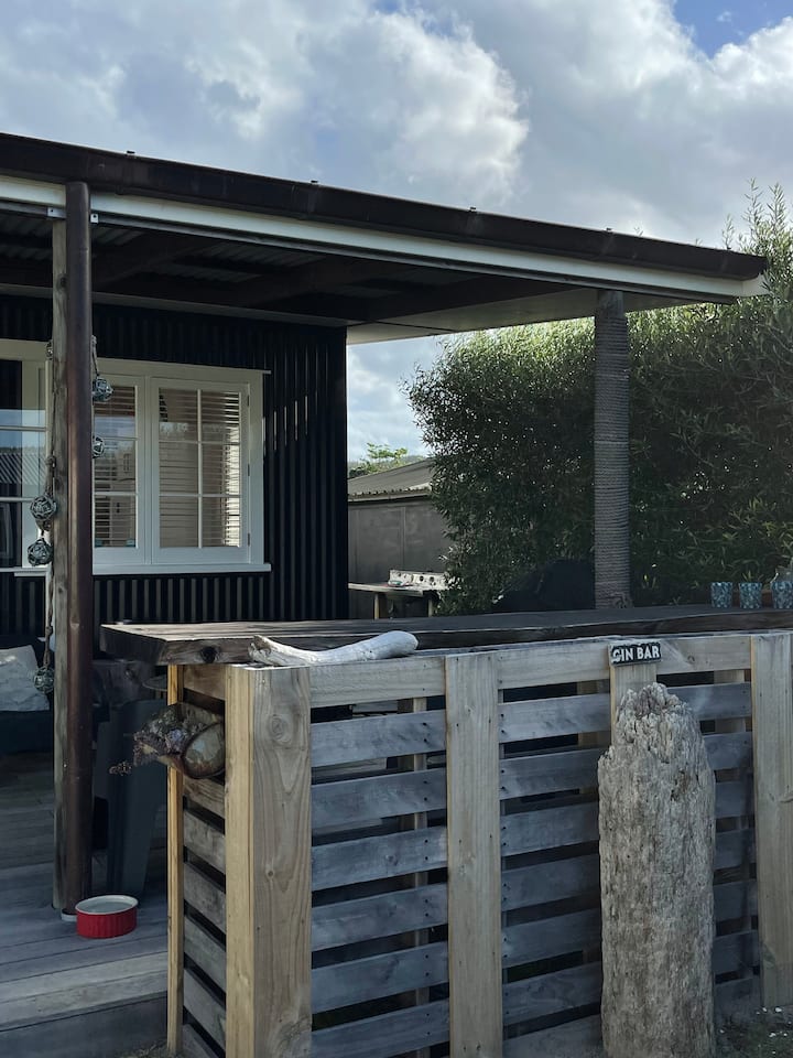 Cheerful 2 Bedroom Cottage, And 2 Bedroom Sleepout - Whangamatā