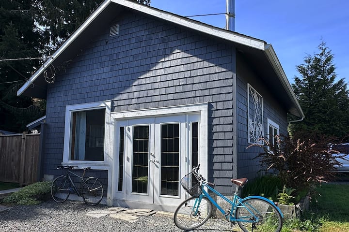Cozy Seaview Cottage - Port Renfrew