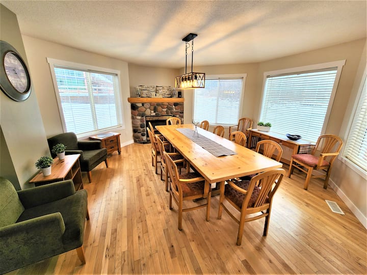 7bdr | Sauna | Views, Ideal Location & Spacious - Fernie