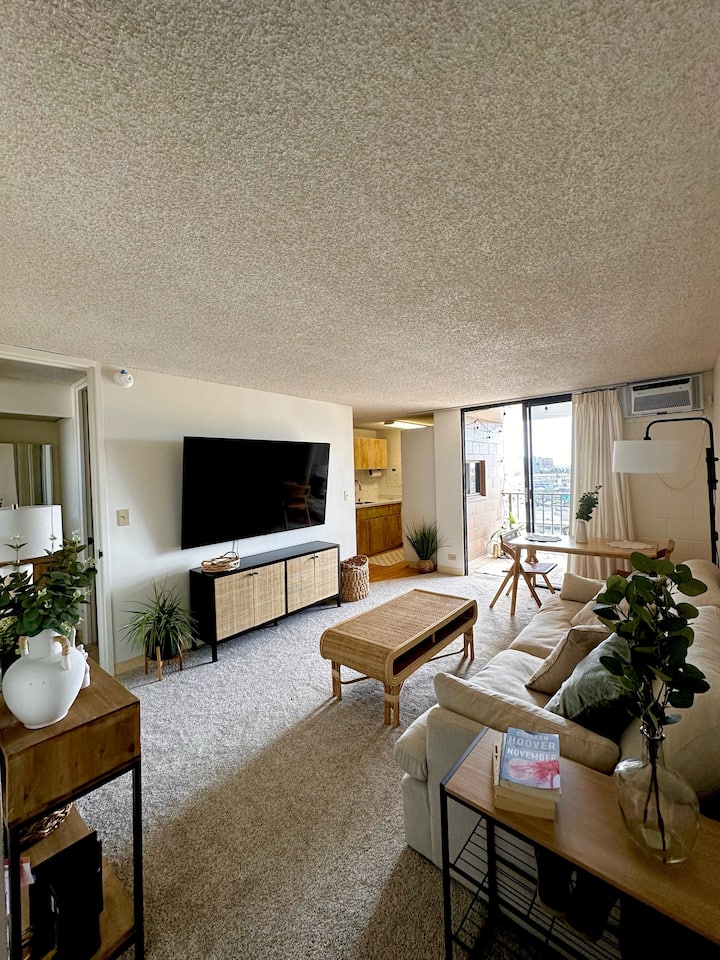 Cozy Condo With City Views! - Honolulu