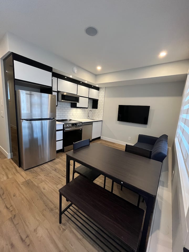 City View, Inner City Walkout, Entire Floor Suite. - Calgary