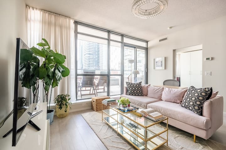 Location&style- Heart Of Entertainment District - Toronto