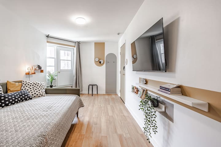 Free Parking | Bachelor Pad With Balcony - 21 - Montreal