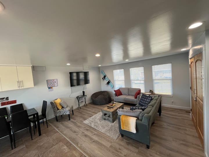 Cozy, Hot Tub & Close To Ski - West Valley City, UT