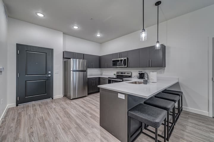 Canyon Vista Studio Apt W/ Hot Tub, Gym, Wifi - Sandy, UT