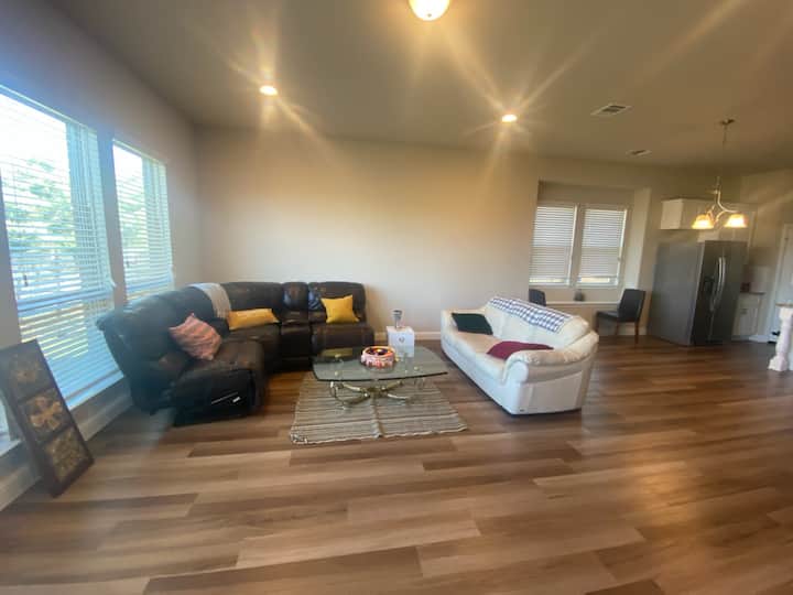 Spacious 2bd/ba In Shared A House/ Door Lock/wi-fi - Leander, TX