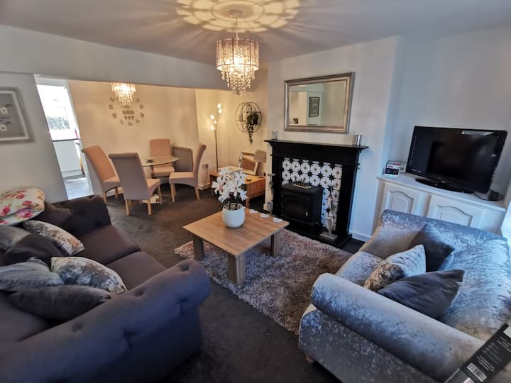 Perfect Location 2 Bed Cottage - Macclesfield