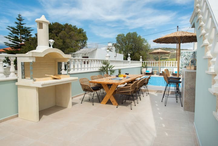 Villa Virginia • Chic 4br Escape + Heated Pool - Pitsidia