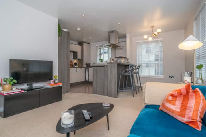 Cosy Modern Flat N/ Leith | Pass The Keys - Edinburgh