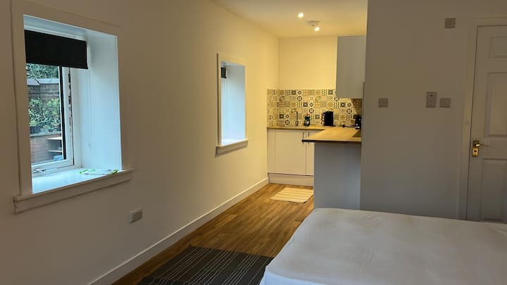 A Modern Studio Near City - Glasgow