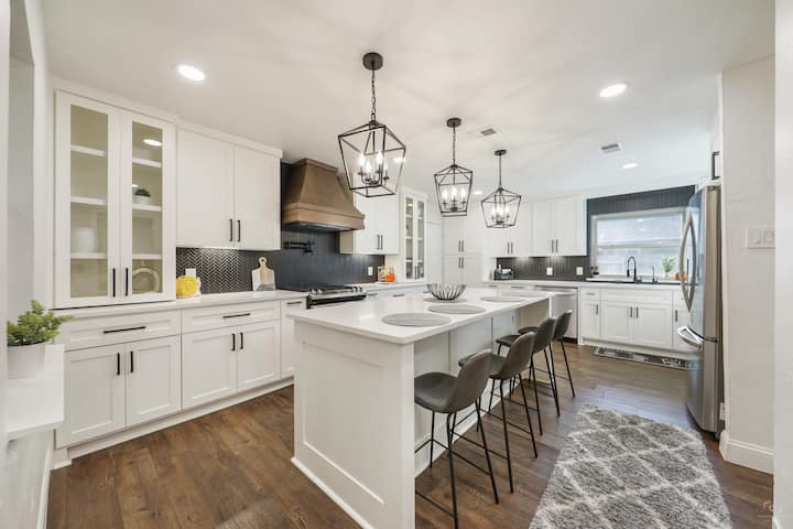 4 Bedroom/2bath Luxury Home With Concierge Service - Carrollton, TX